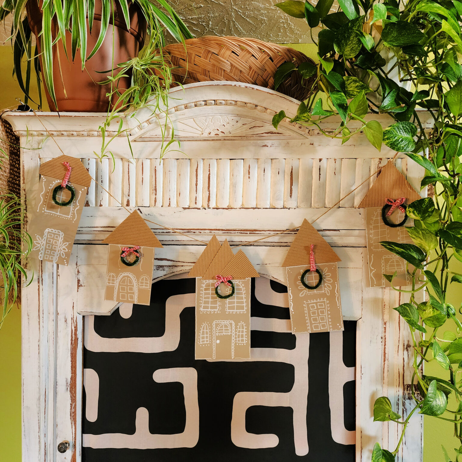 How to make a Paper Gingerbread House Garland – twelveOeight